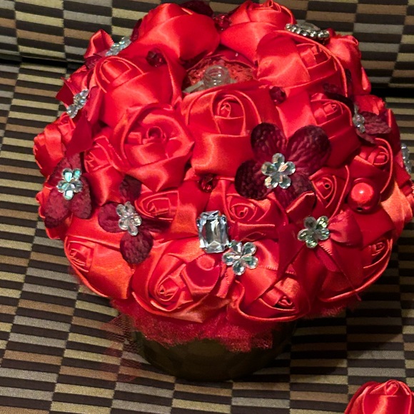 Accents | Keepsake Red Roses Bouquet With Center Scent Holder | Poshmark